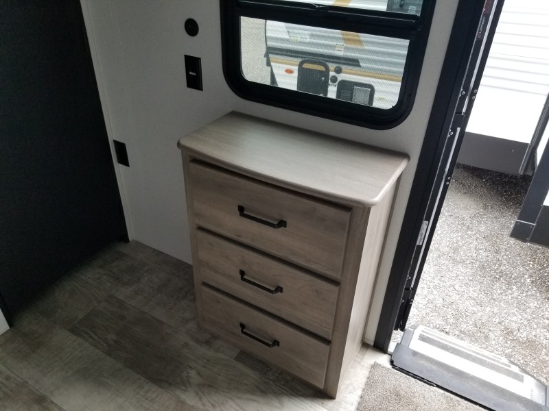 New 2025 Palomino Puma Destination Trailer 38RLB Destination